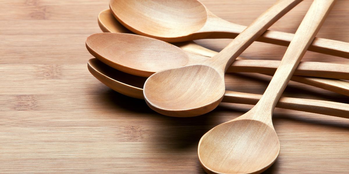Les ustensiles de cuisine en bois, bonne ou mauvaise idée ? - La Varlope